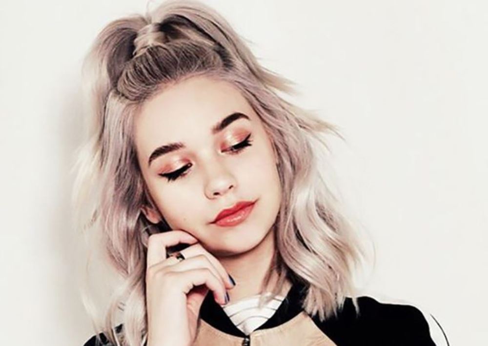 Half pony: Το hairstyle που θα κυριαρχήσει την άνοιξη