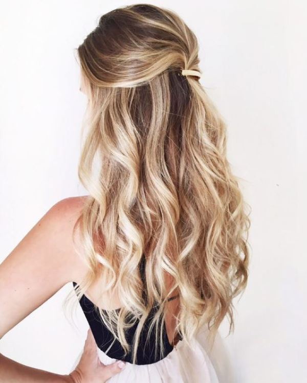 Half pony: Το hairstyle που θα κυριαρχήσει την άνοιξη